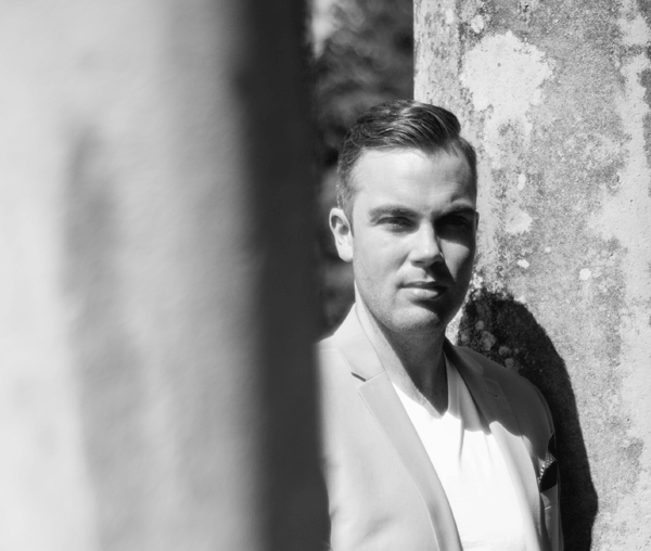 Nicholas McCarthy known as ‘The One Handed Pianist’ | Simply Changing